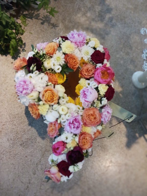 Gerbe de fleurs - Montoie Fleurs | Site Officiel | Fleurs, couronnes ...